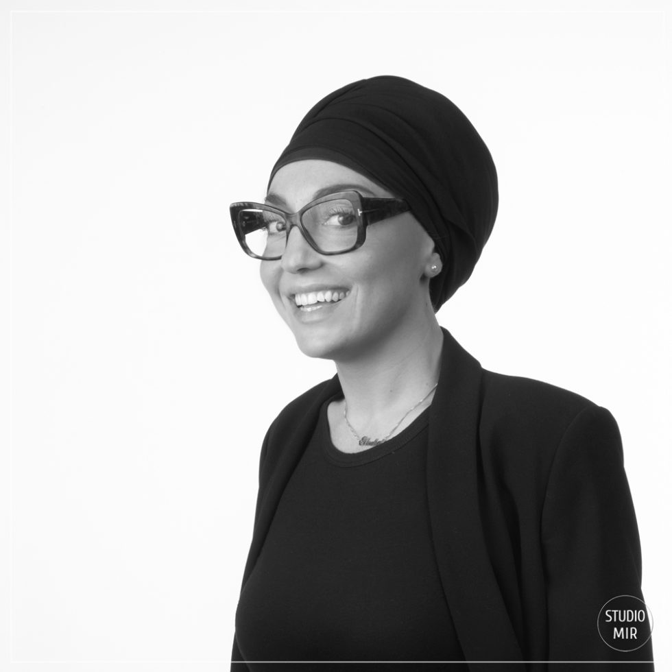 Photo professionnelle CV LinkedIn en studio dans le 94 - Studio Mir : Studio photo professionnel ...