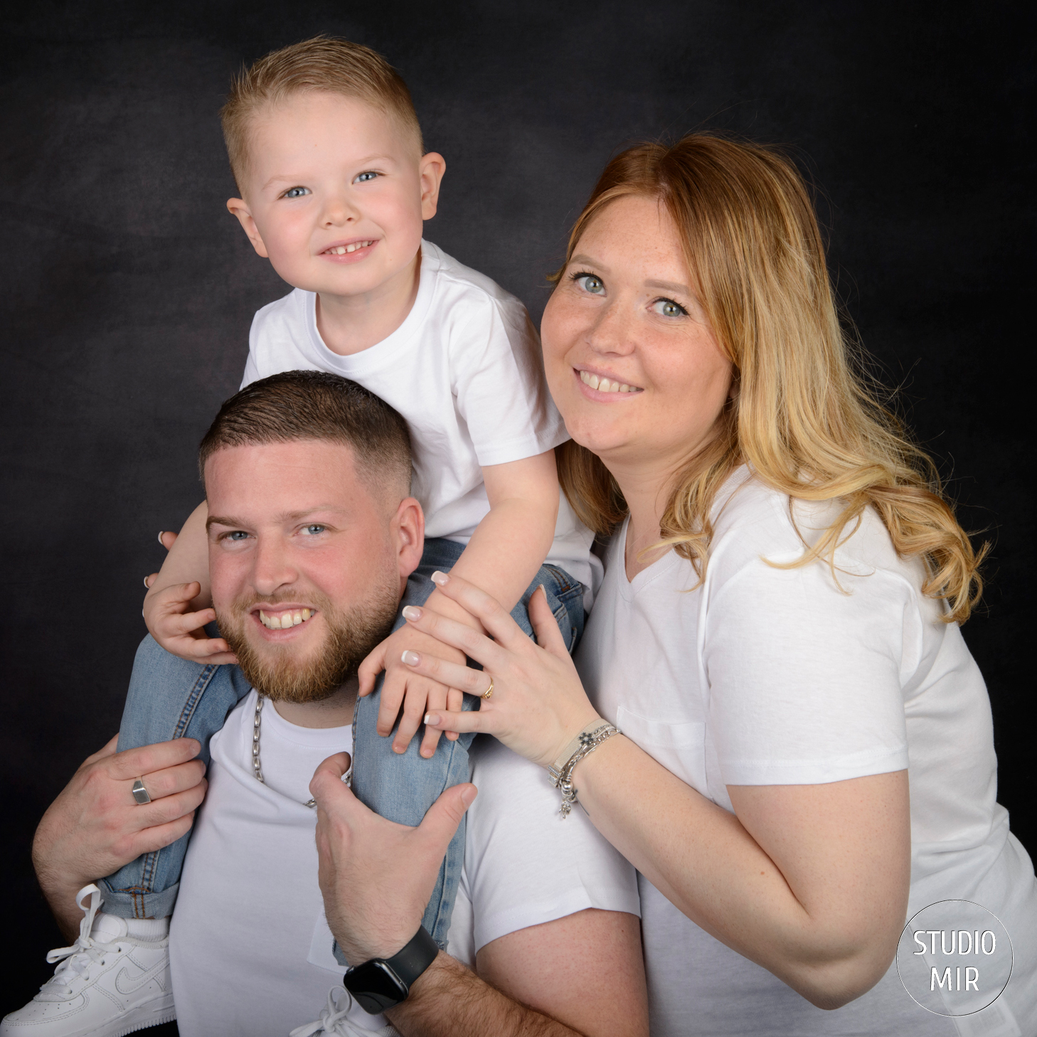 Séance photo en famille en studio dans le 94 - Studio Mir : Studio ...
