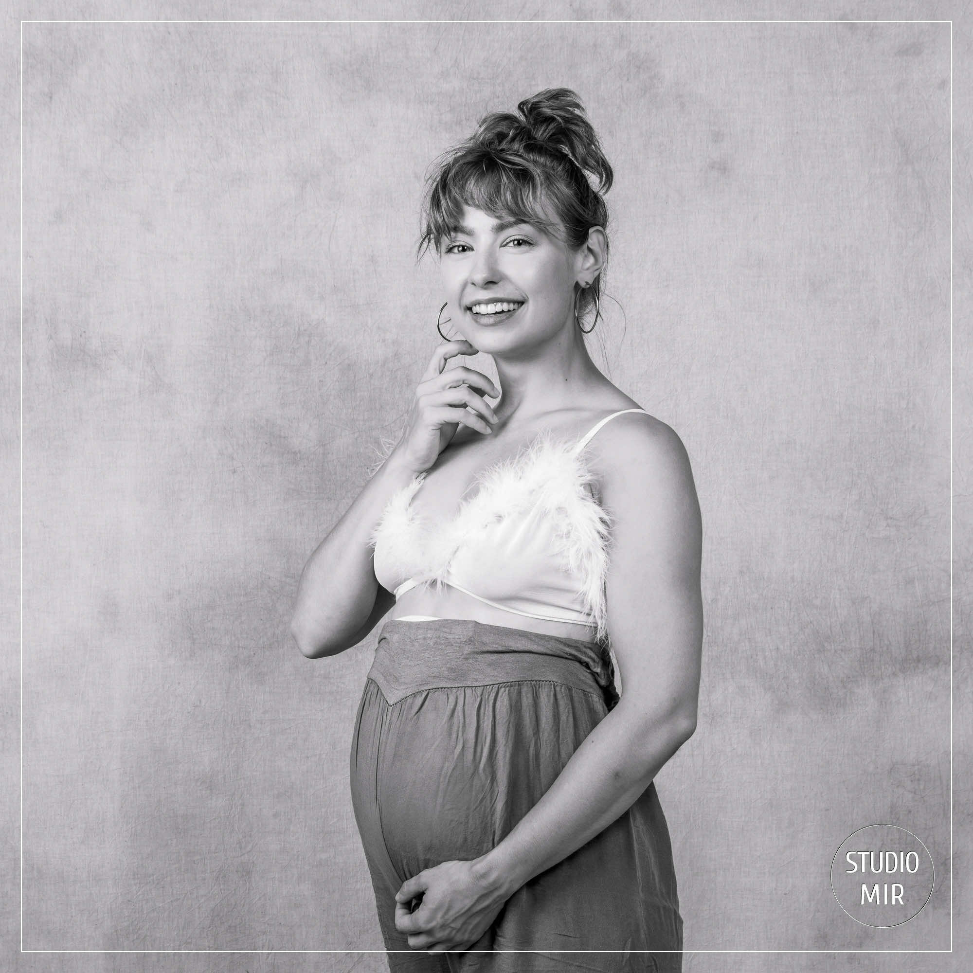 Séance photo modèle future maman dans le Val-de-Marne - Studio Mir ...